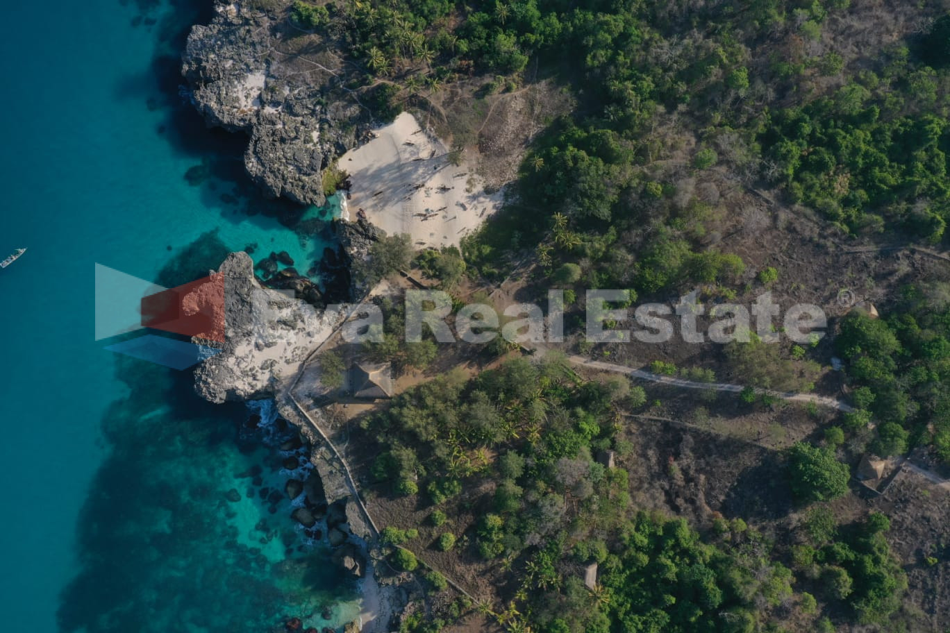 Fantastic Beachfront Freehold Land - Eva Real Estate